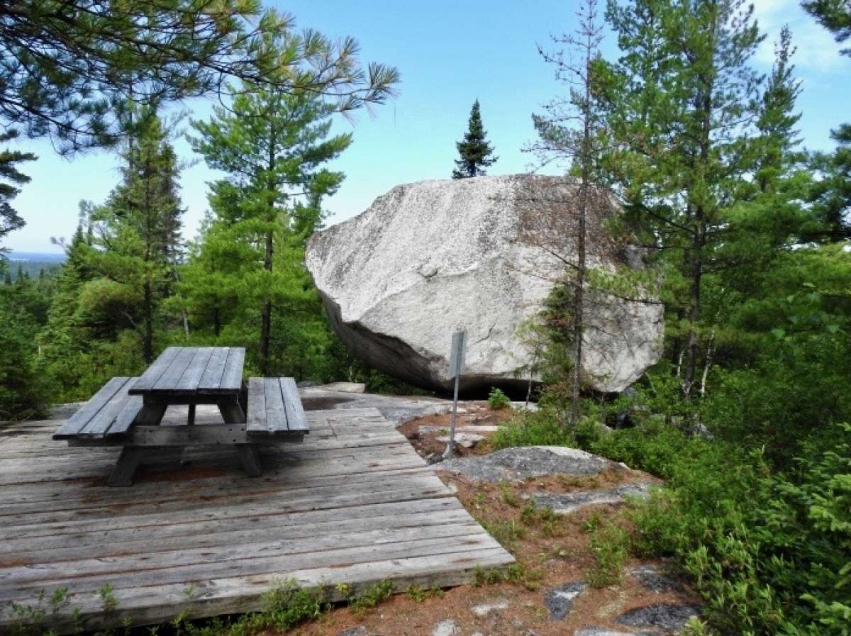Sentier pédestre de la Roche du millénaire | Randonnée pédestre | Accès ...